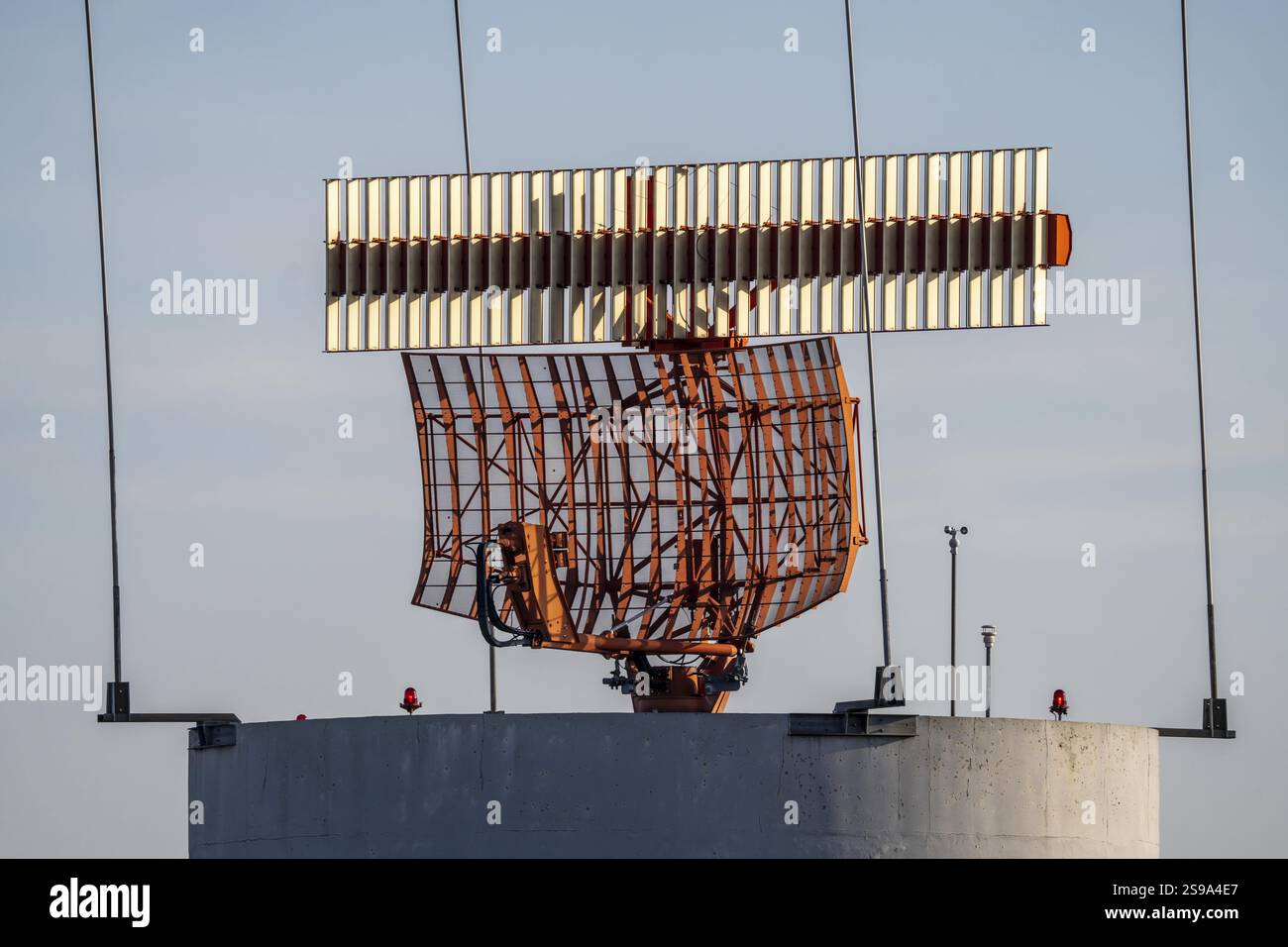 Duesseldorf Airport, radar antenna of German Air Traffic Control, DFS ...