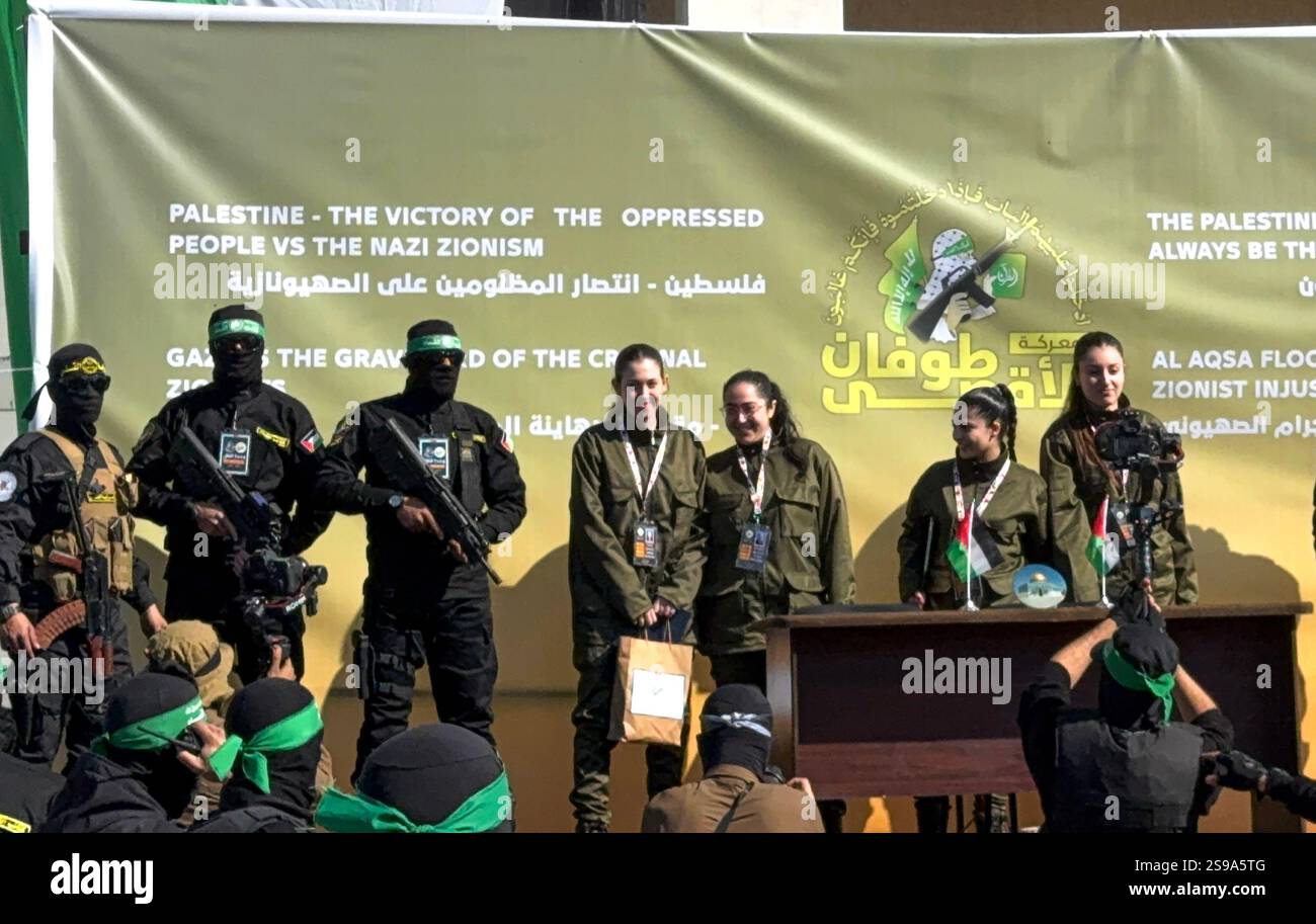 Hamas fighters escort four Israeli soldier Prisoners on a stage before ...