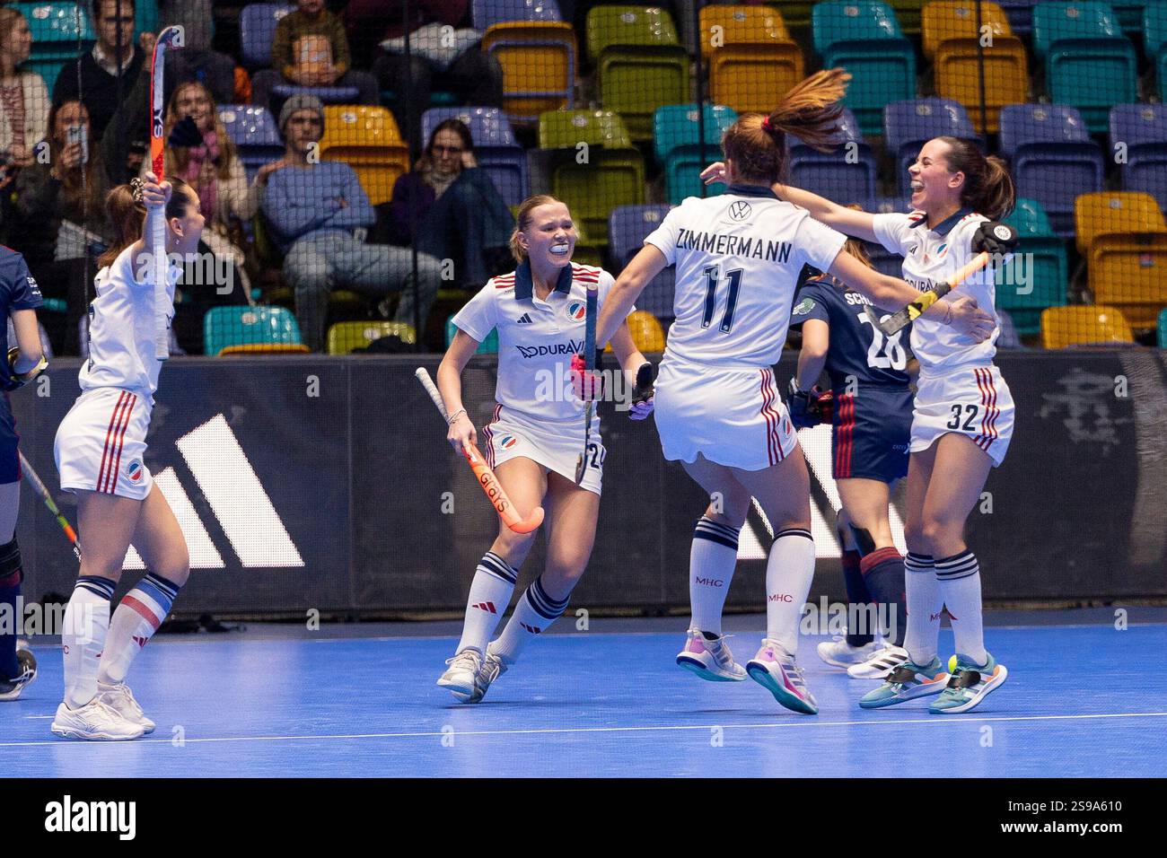 Carolin Seidel (Mannheimer HC #32) & Sonja Zimmermann (Mannheimer HC ...