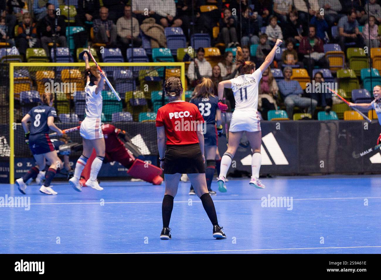 Sonja Zimmermann (Mannheimer HC #11) & Fiona Felber (Mannheimer HC #6 ...