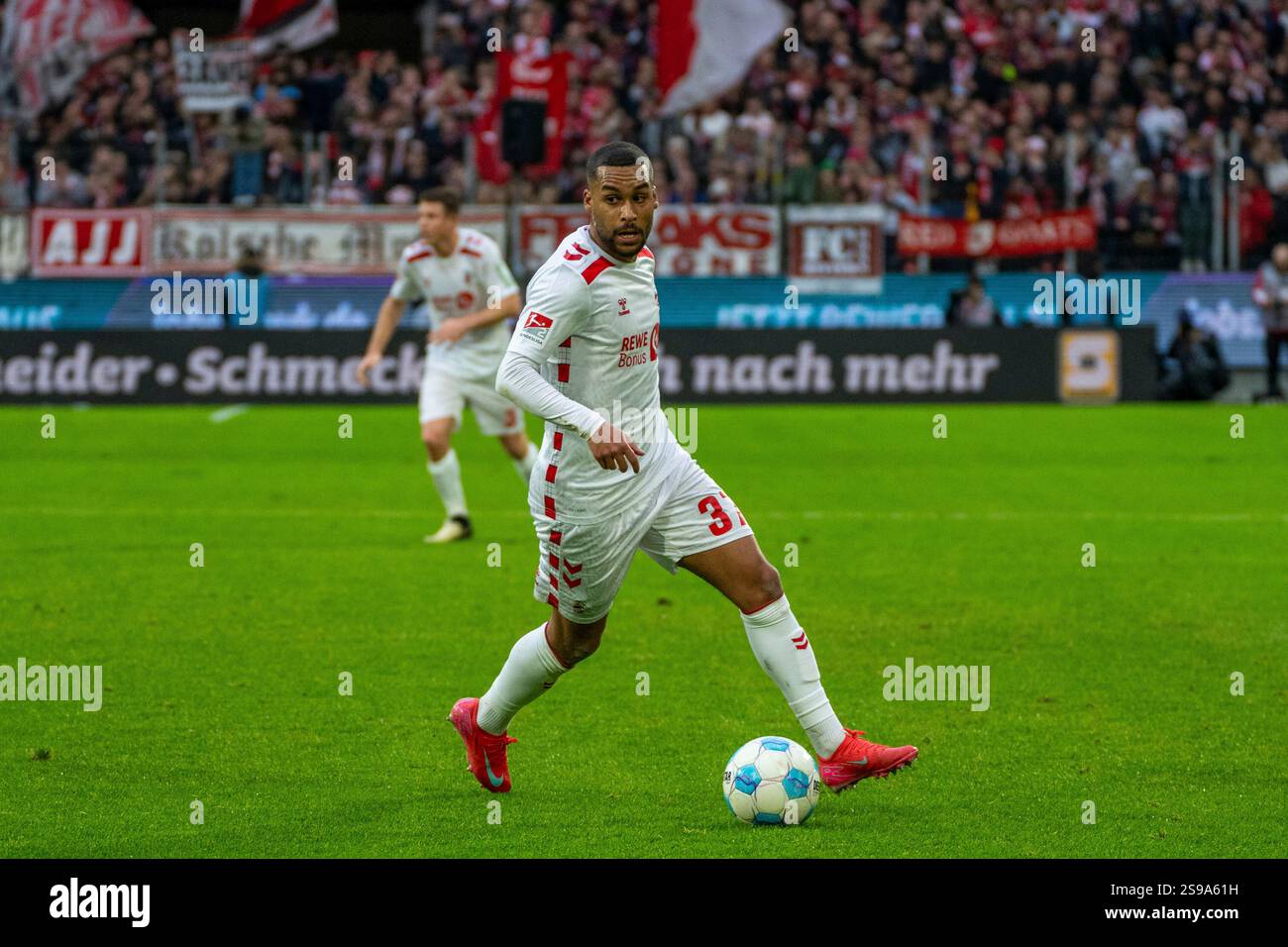 Linton Maina (1. FC Koeln, #37) 1. FC Koeln vs. SV Elversberg, Fussball, 2. Bundesliga, 19 ...