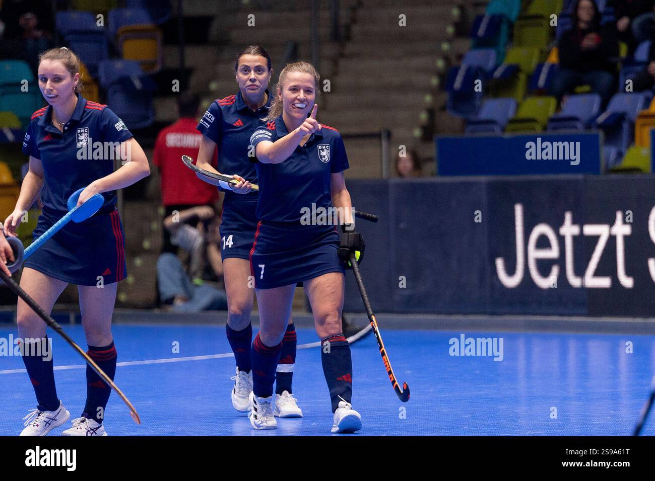 Mabel Brands (D?sseldorfer HC #7) feiert ihr Tor, einen Treffer ...