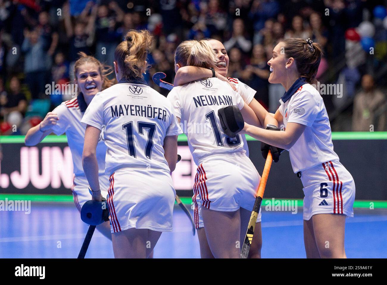 Lisa Mayerh?fer (Mannheimer HC #17) & Verena Neumann (Mannheimer HC #19 ...