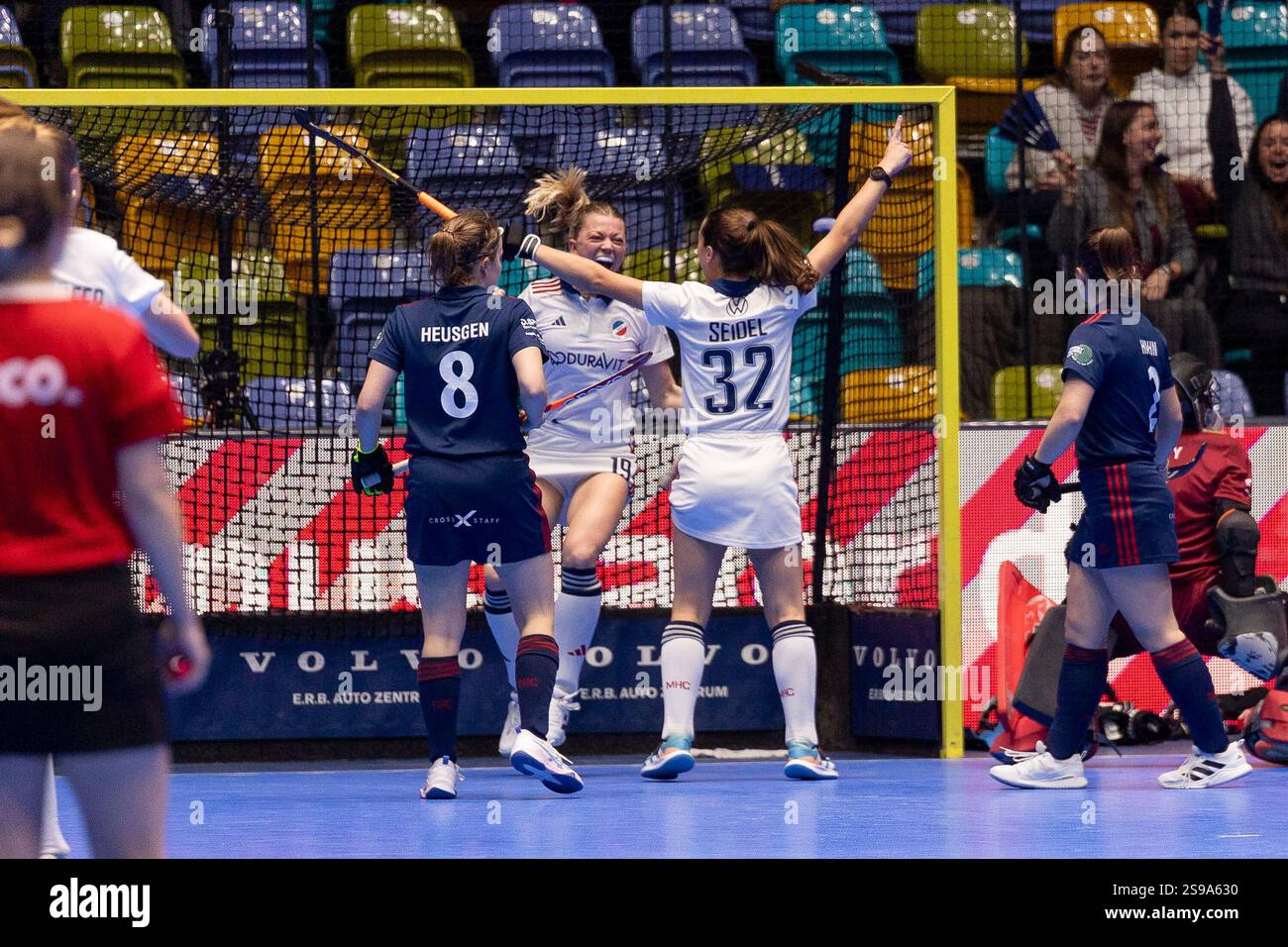 Carolin Seidel (Mannheimer HC #32) & Verena Neumann (Mannheimer HC #19 ...