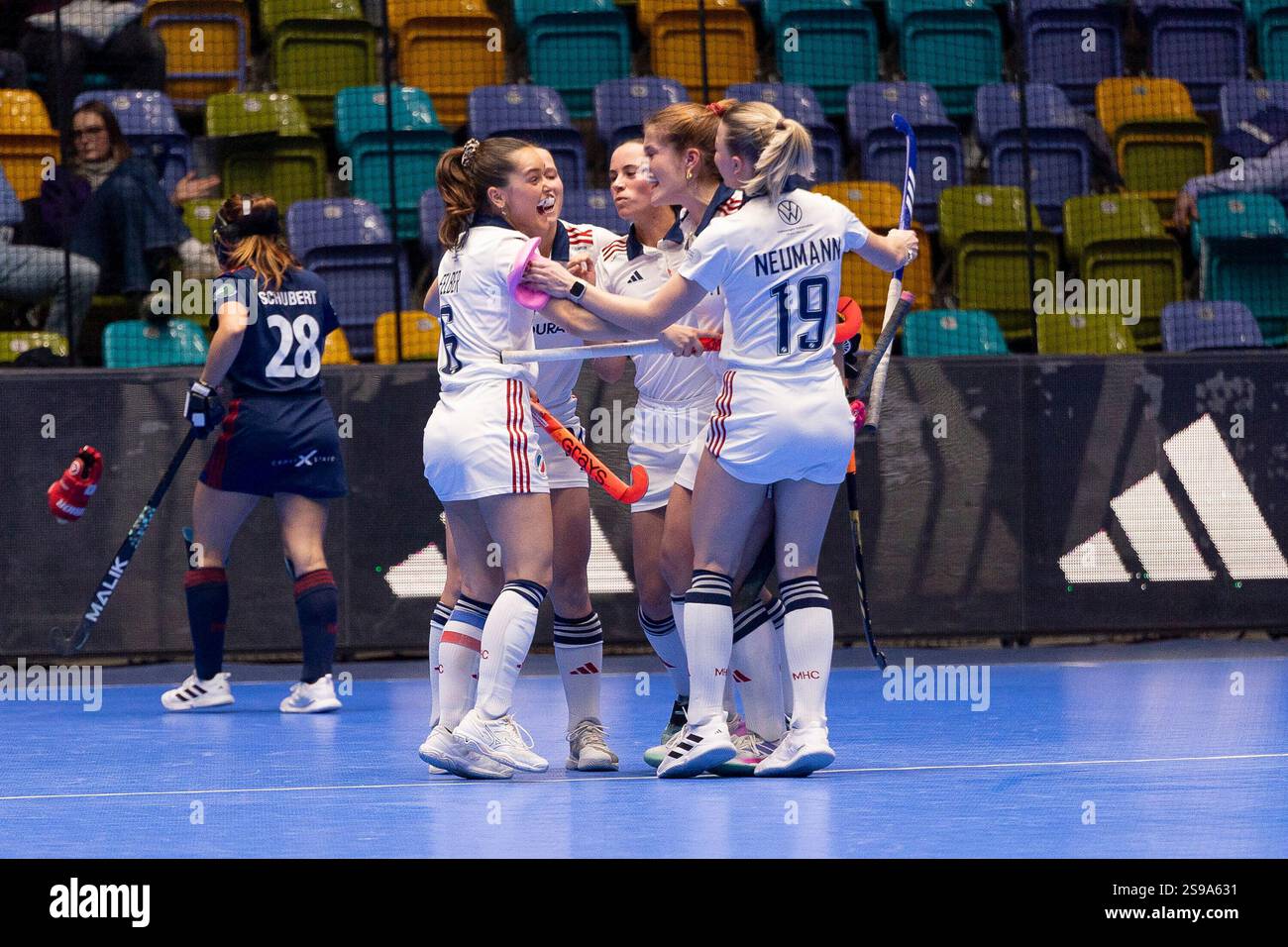 Carolin Seidel (Mannheimer HC #32) & Sonja Zimmermann (Mannheimer HC ...