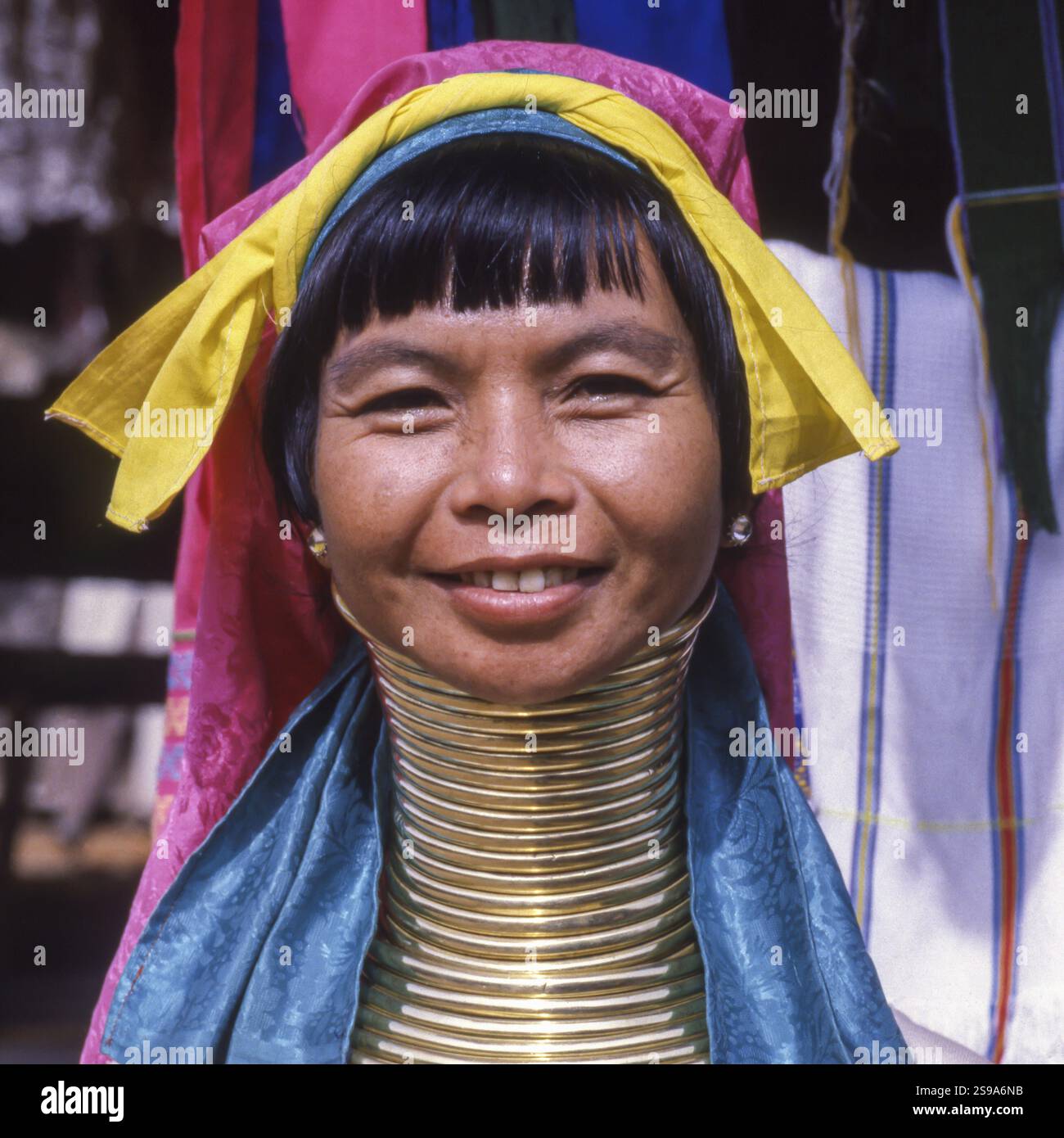 Long-necked Pa Dawan, Long Neck Karen in traditional jewellery and ...