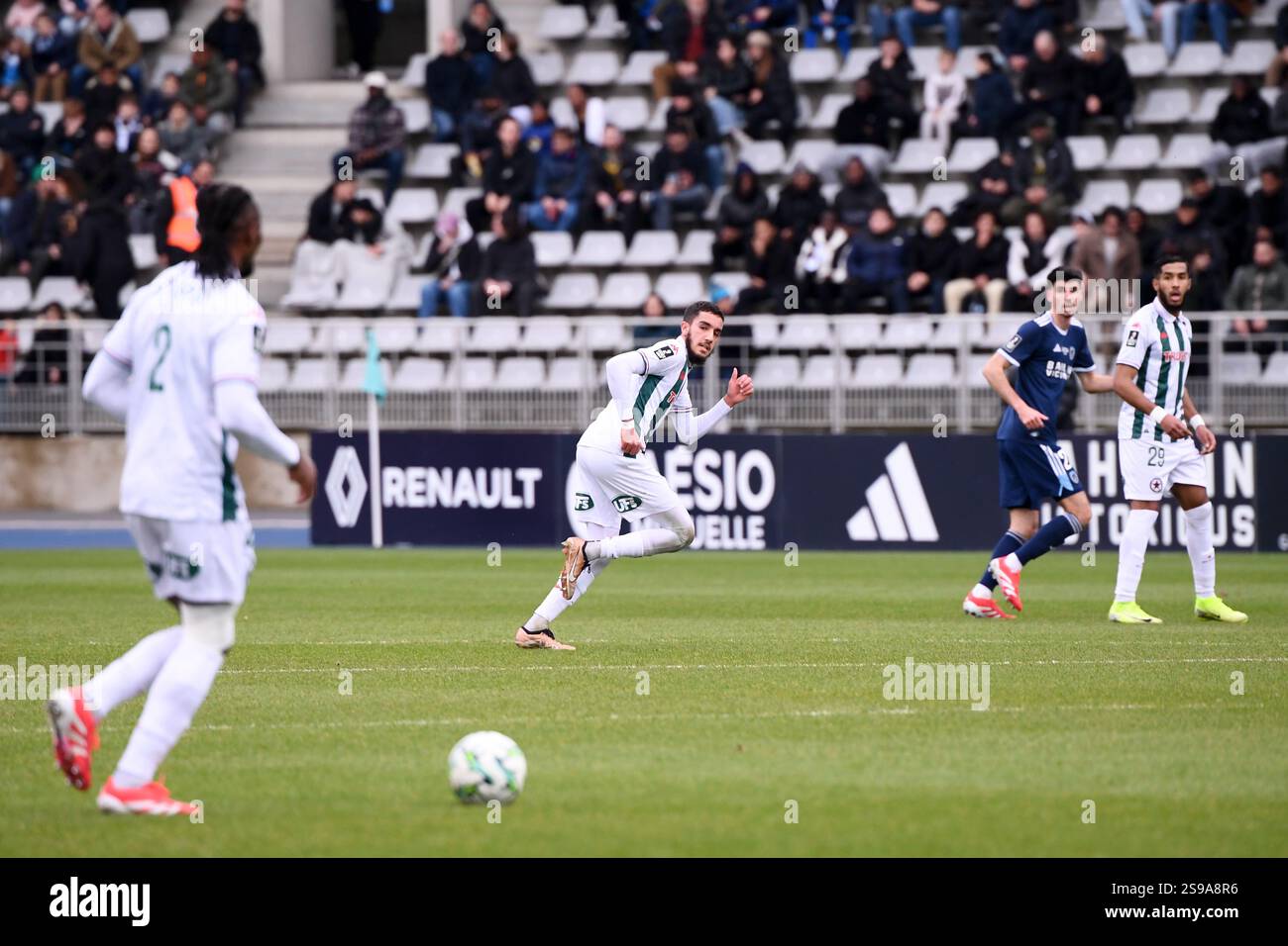 10 Merwan IFNAOUI (red) during the Ligue 2 BKT match between Paris and ...