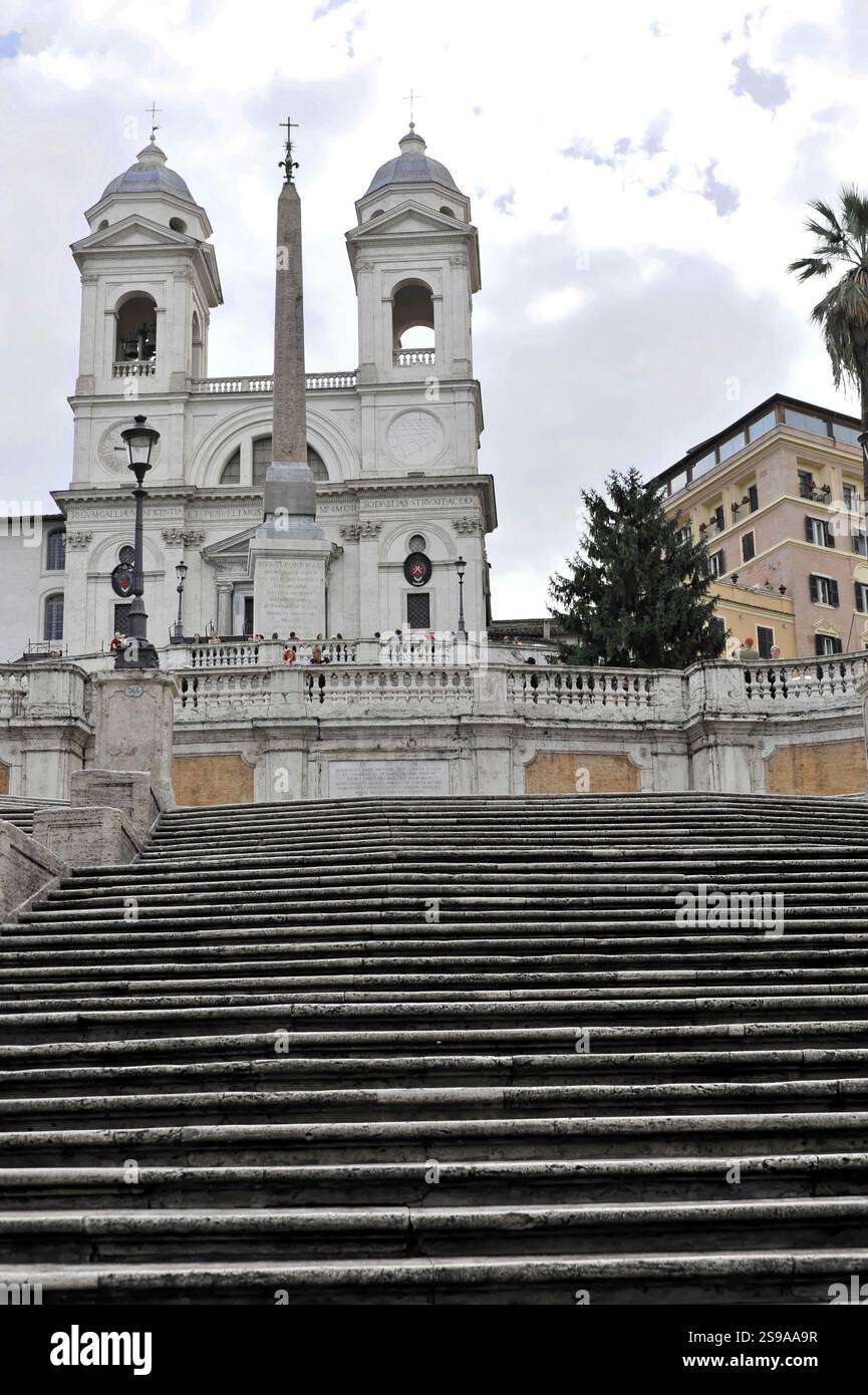 The Spanish Steps and the Trinita dei Monti church, Rome, ItalyRome ...