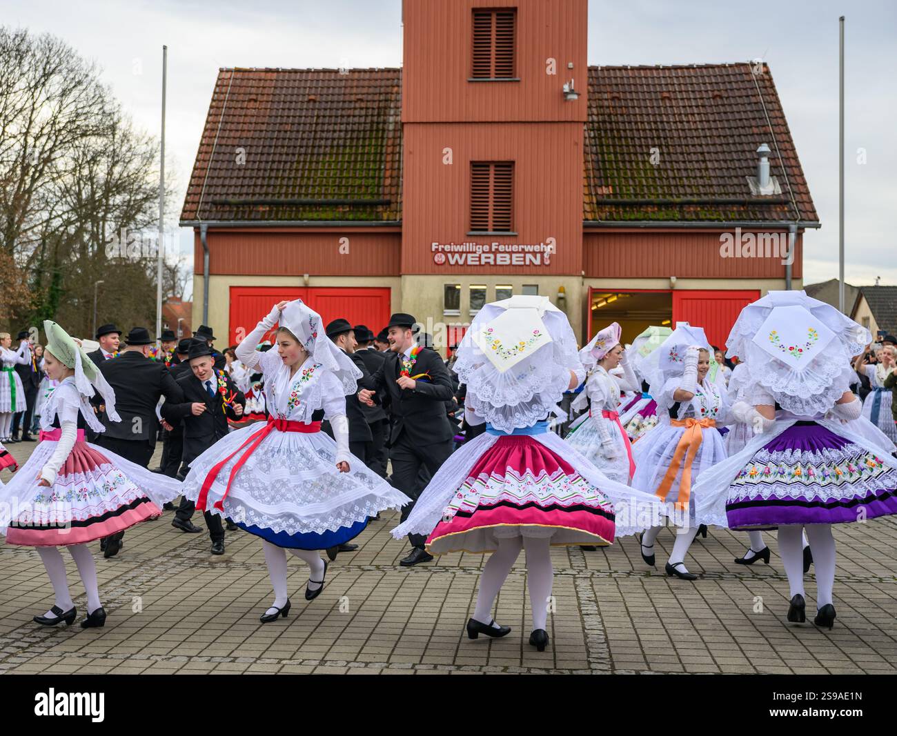 25 January 2025, Brandenburg, Werben: Couples in traditional Wendish ...