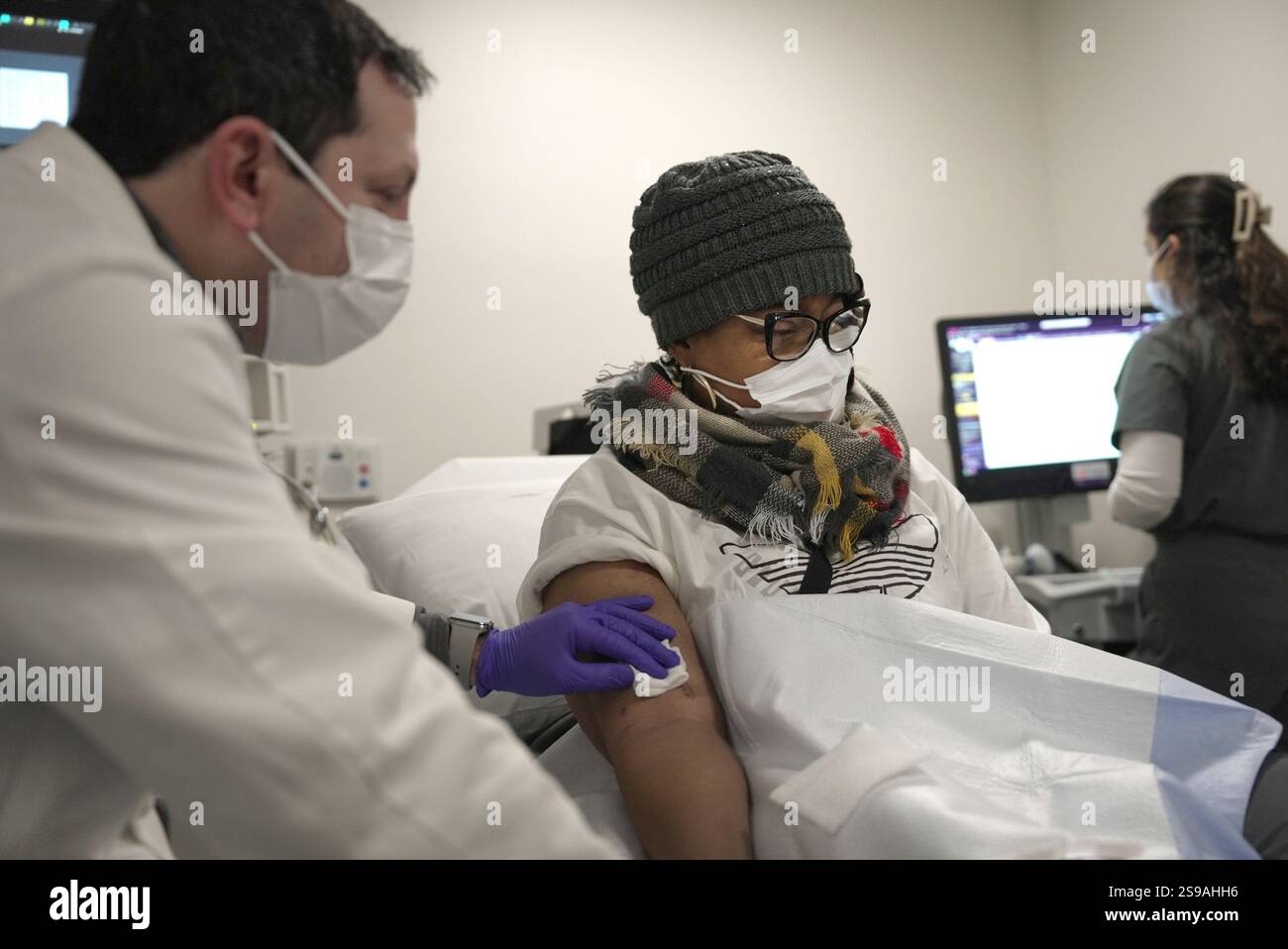 Towana Looney gets a morning check-up with Dr. Jeffrey Stern at NYU ...