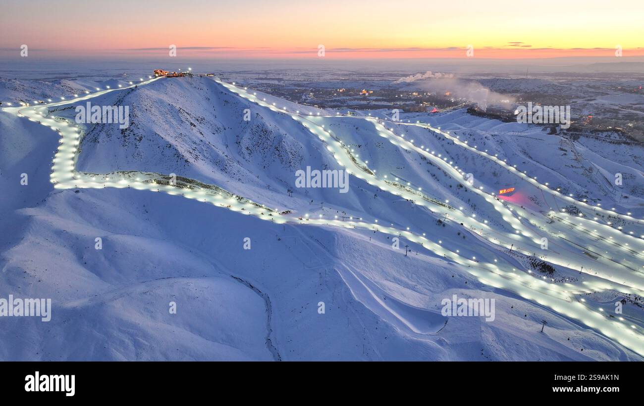 (250125) -- ALTAY, Jan. 25, 2025 (Xinhua) -- An aerial drone photo ...