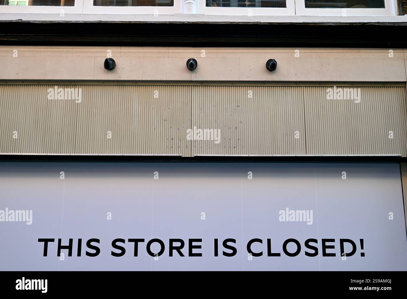 this store is closed! says a sign on s shop front in covent garden ...