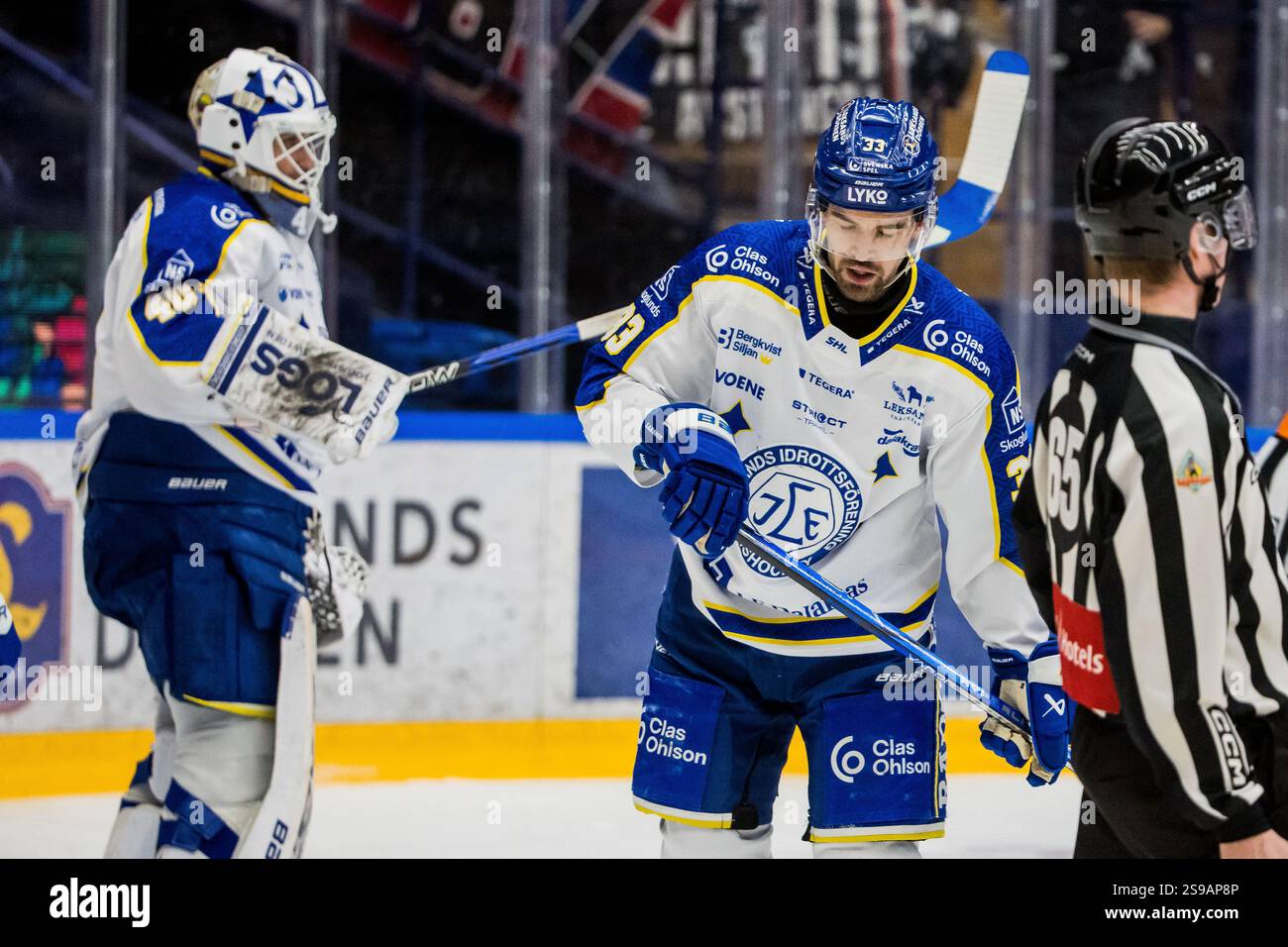 250125 Leksands Eddie Larsson deppar efter 0-1 under ishockeymatchen i SHL mellan Leksand och ...