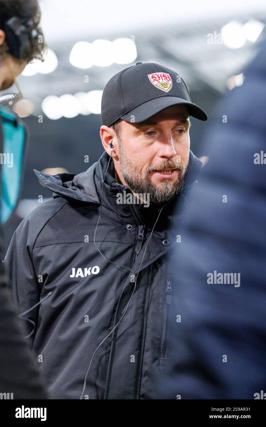 Sebastian Hoene? (VfB Stuttgart, Cheftrainer) vor dem Spiel im ...