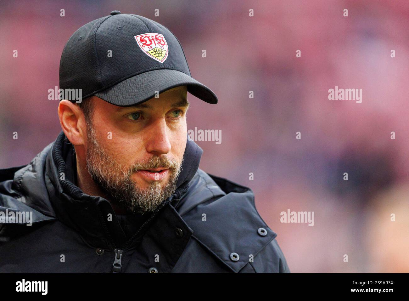Sebastian Hoene? (VfB Stuttgart, Cheftrainer) vor dem Spiel Spiel vom ...