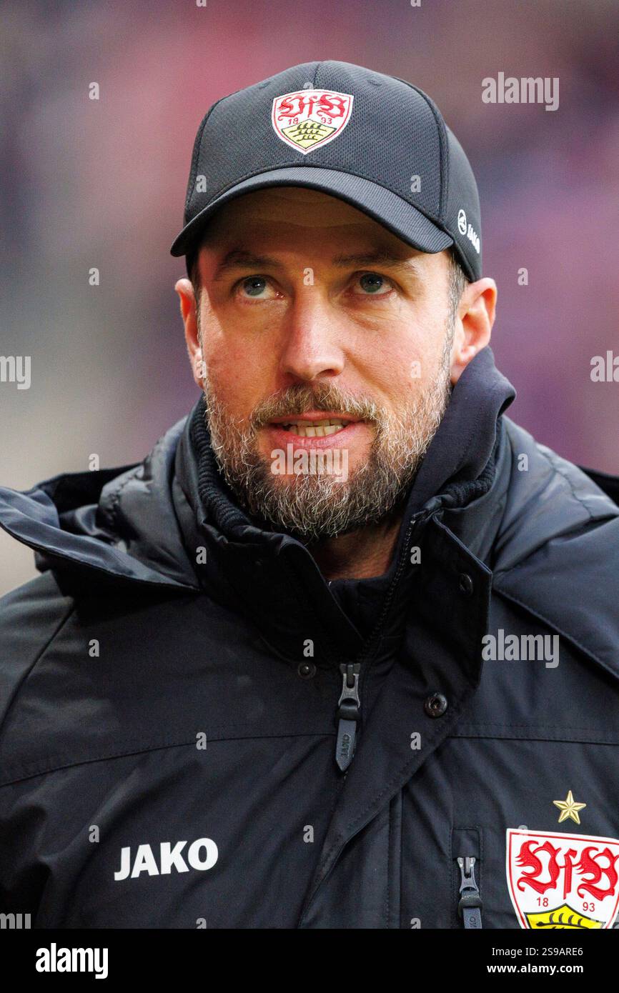 Sebastian Hoene? (VfB Stuttgart, Cheftrainer) vor dem Spiel Spiel vom ...