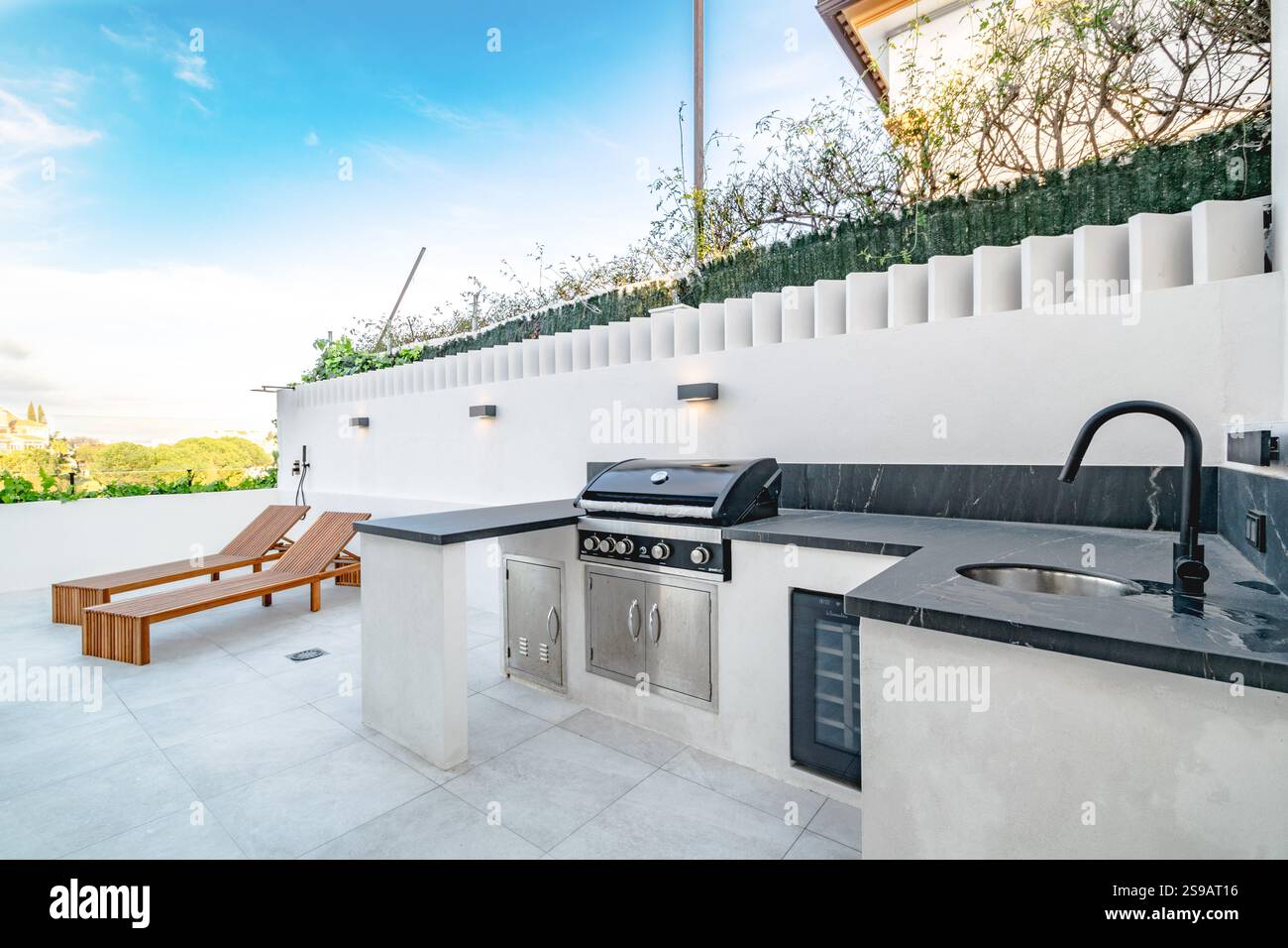 Family outdoor cooking pool hi-res stock photography and images - Alamy