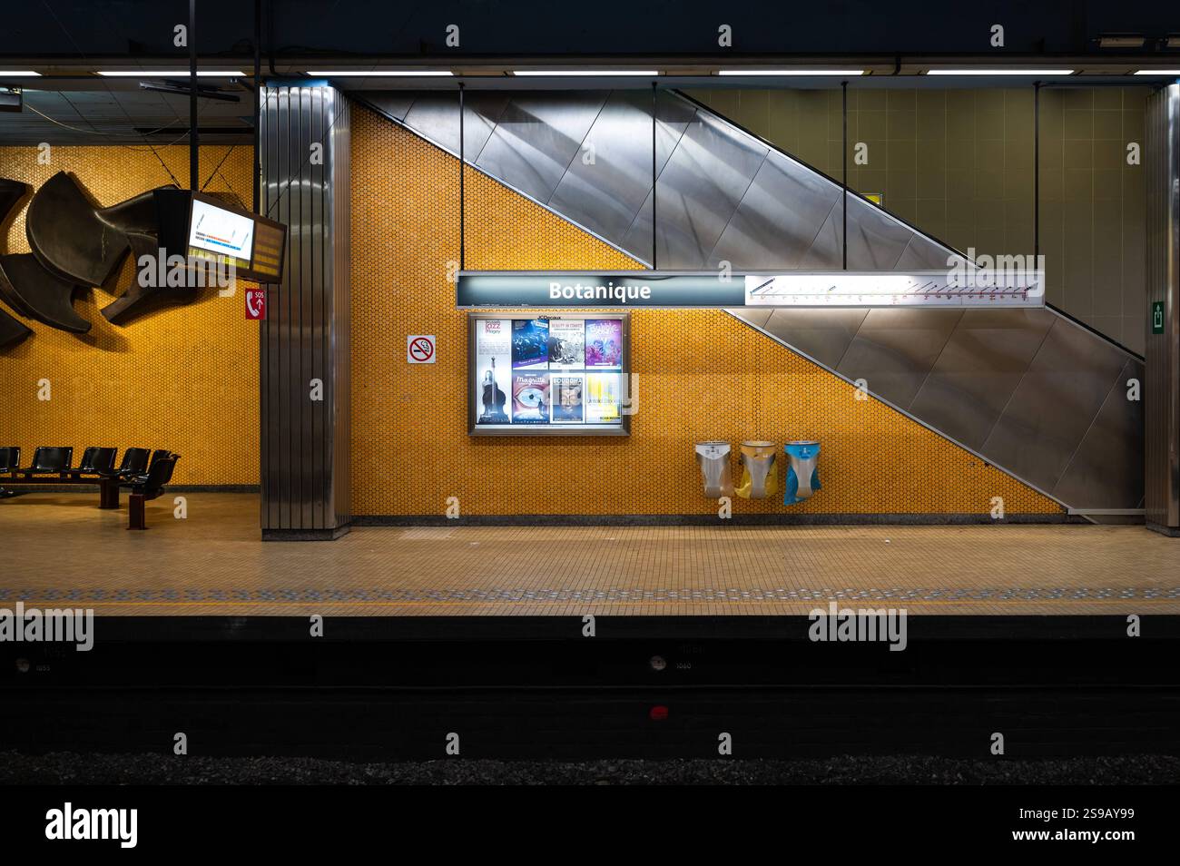 Platform and tracks of the MIVB STIB Botanique metro underground ...