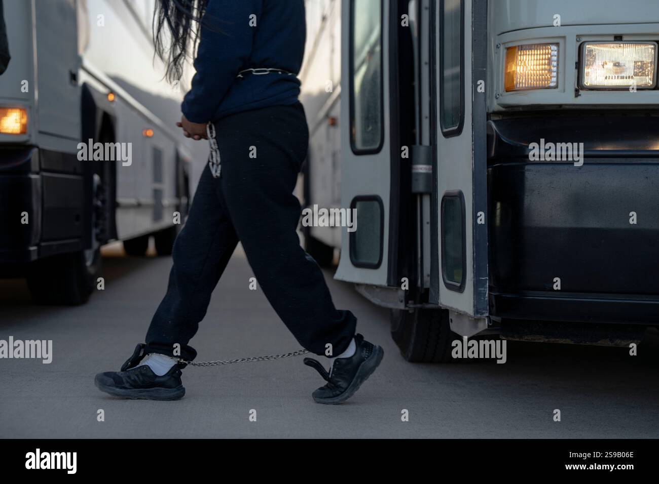 Army soldier standing bus transportation hi-res stock photography and ...