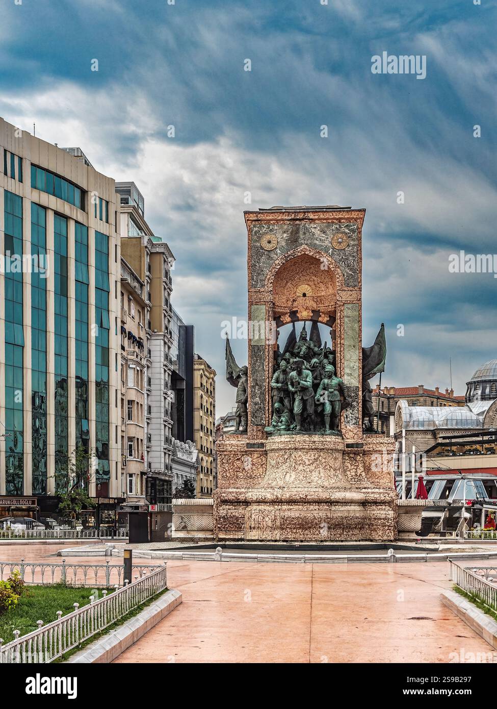 Dynamic urban cityscape modern hi-res stock photography and images - Alamy