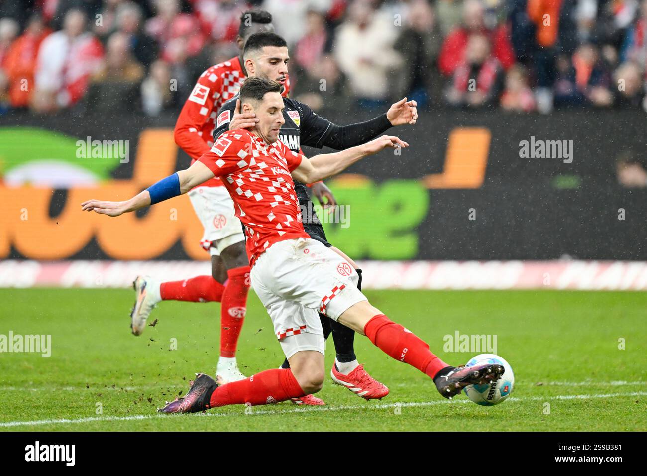 Stuttgart's Deniz Undav, background center and Dominik Kohr of Mainz ...