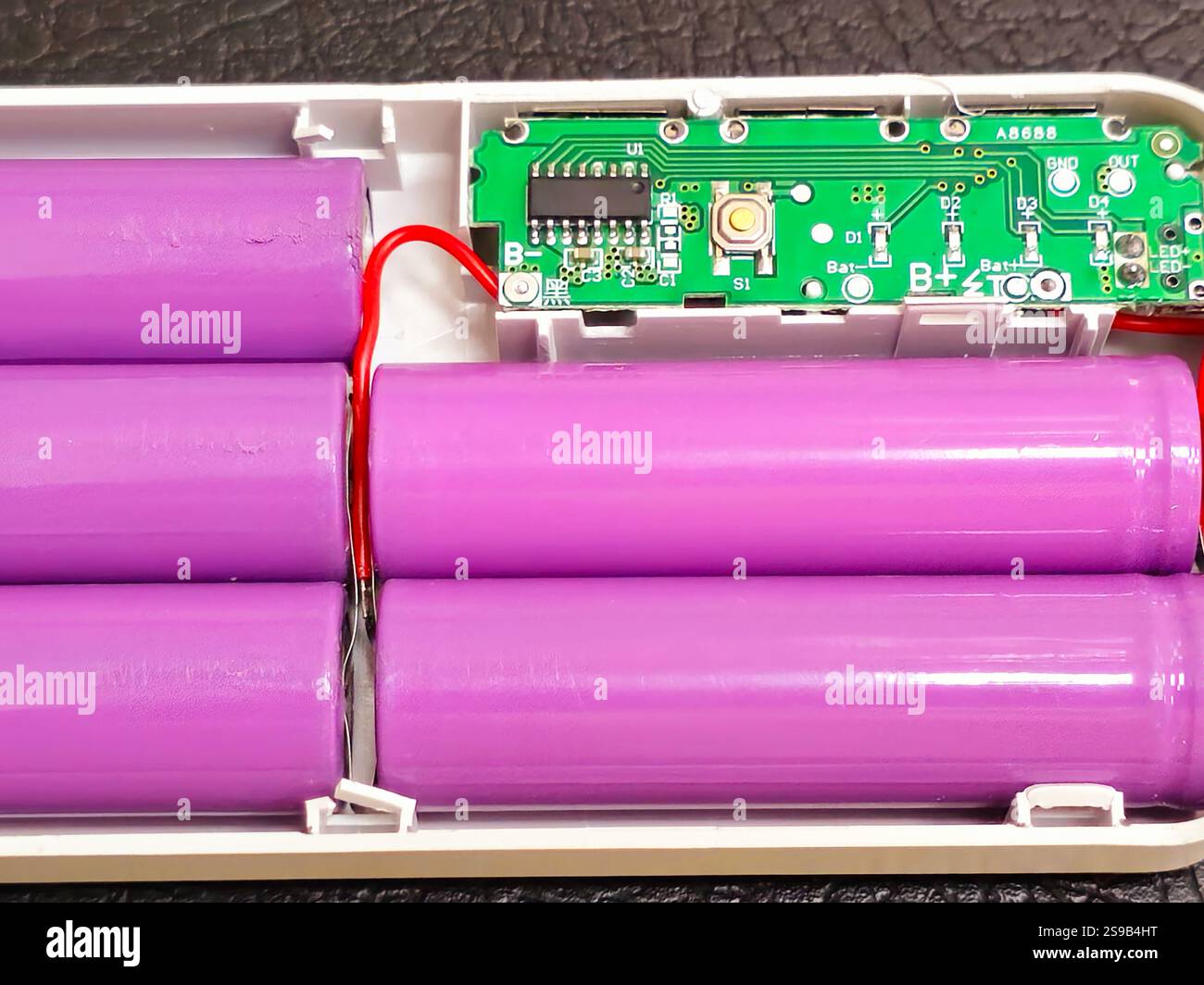A power bank 18650 battery pack cells, cylindrical lithium-ion battery ...