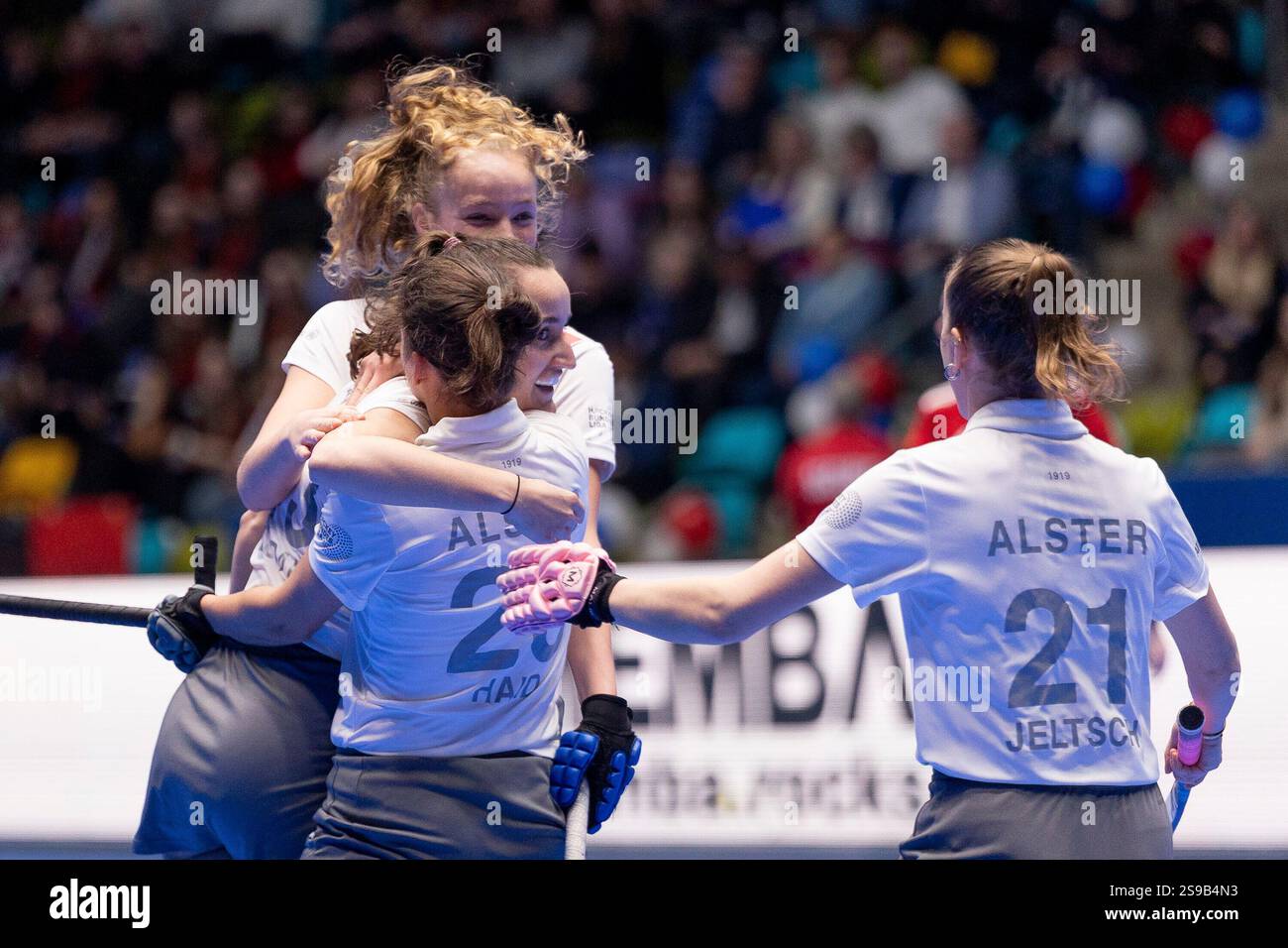 Antonia Bludau (Der Club an der Alster #13) & Katharina Haid (Der Club an der Alster #26 ...