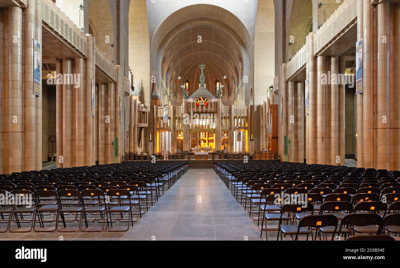 BRUSSELS - JUNE 22: Main nave from National Basilica of the Sacred ...