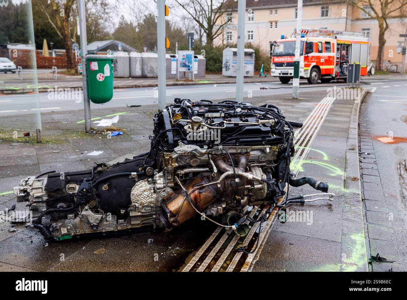 25 January 2025, Duesseldorf: The ripped-out engine of the BMW X5 lies ...