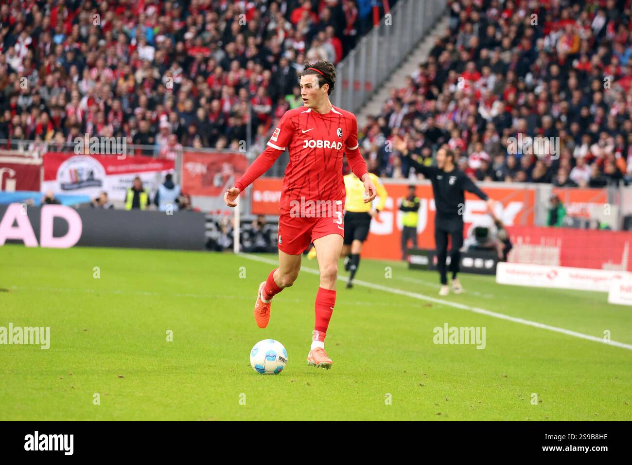 Merlin Röhl (SC Freiburg) beim Spiel der 1. FBL: 24-25: 19. Sptg. SC ...
