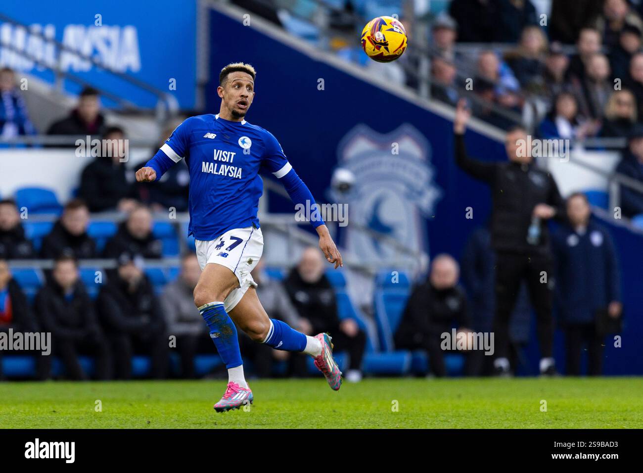Callum Robinson of Cardiff City in action. EFL Skybet championship ...