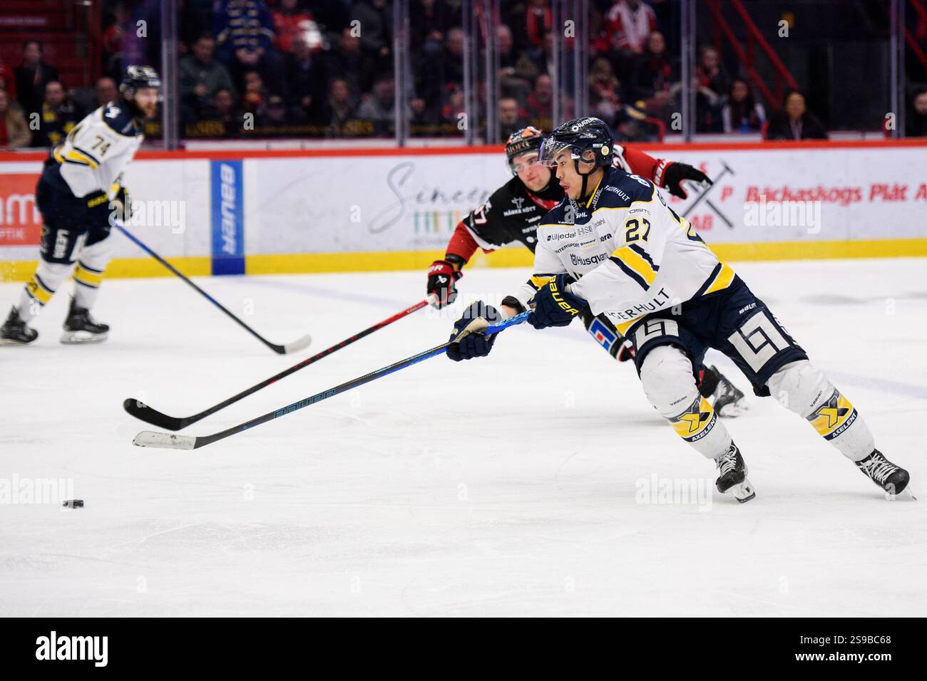 250125 HV71s Jonathan Ang under ishockeymatchen i SHL mellan Örebro och HV71 den 25 januari 2025 ...