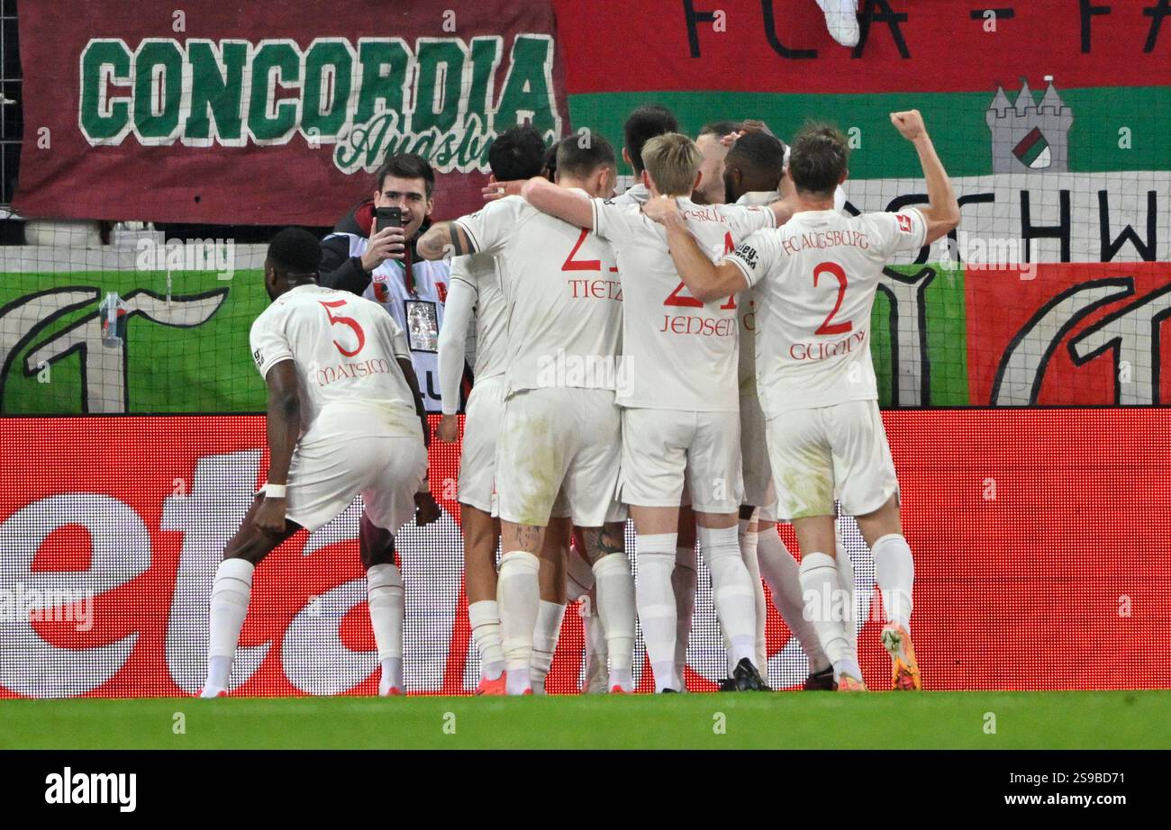 TOR zum 2:1 Keven Schlotterbeck FC Augsburg FCA (31) Torjubel Chrislain ...