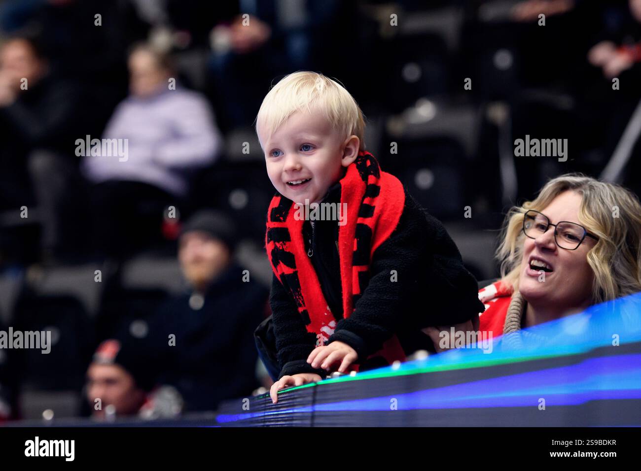 250125 Örebros supportar under ishockeymatchen i SHL mellan Örebro och ...