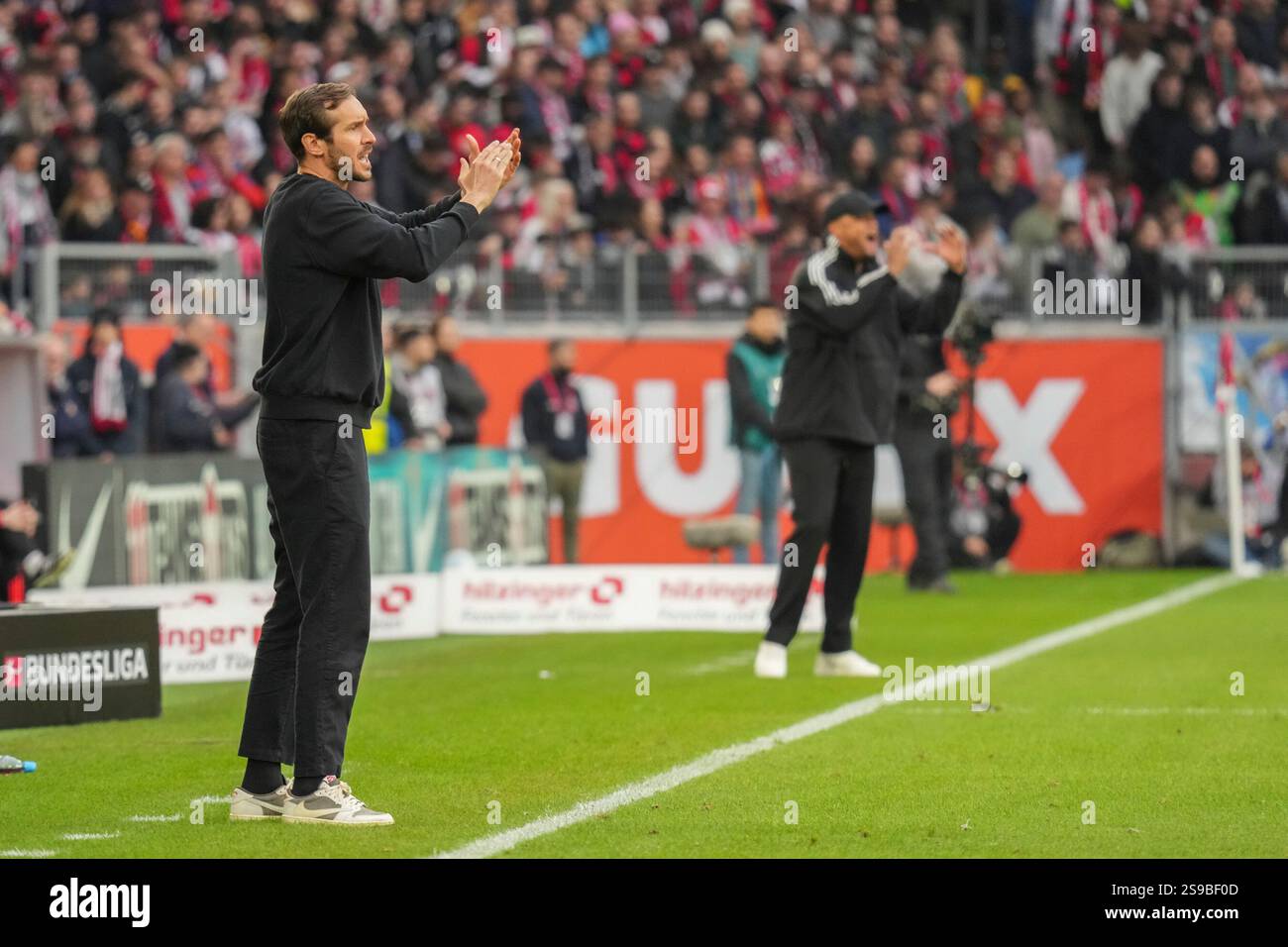Julian Schuster (SC Freiburg Trainer) 1. Bundesliga: SC Freiburg vs. FC ...