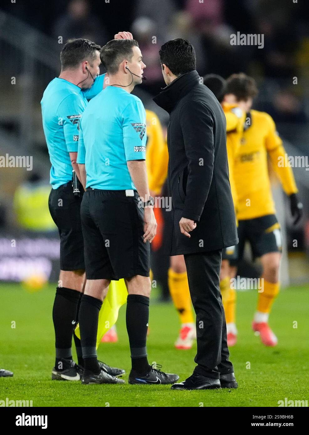 Arsenal manager Mikel Arteta with Referee Michael Oliver (left) after ...