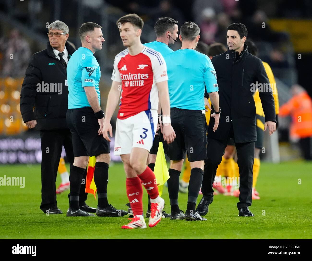 Arsenal manager Mikel Arteta speaks to Referee Michael Oliver after the ...