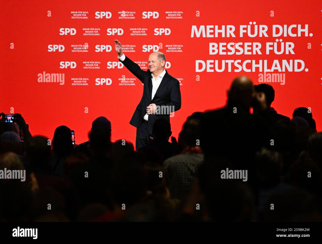25 January 2025, Hesse, Wiesbaden: SPD top candidate and Federal ...
