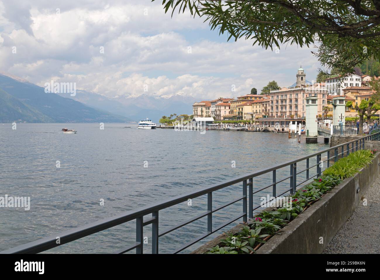 Bellagio - The promenade the town and the alps in the background Stock ...