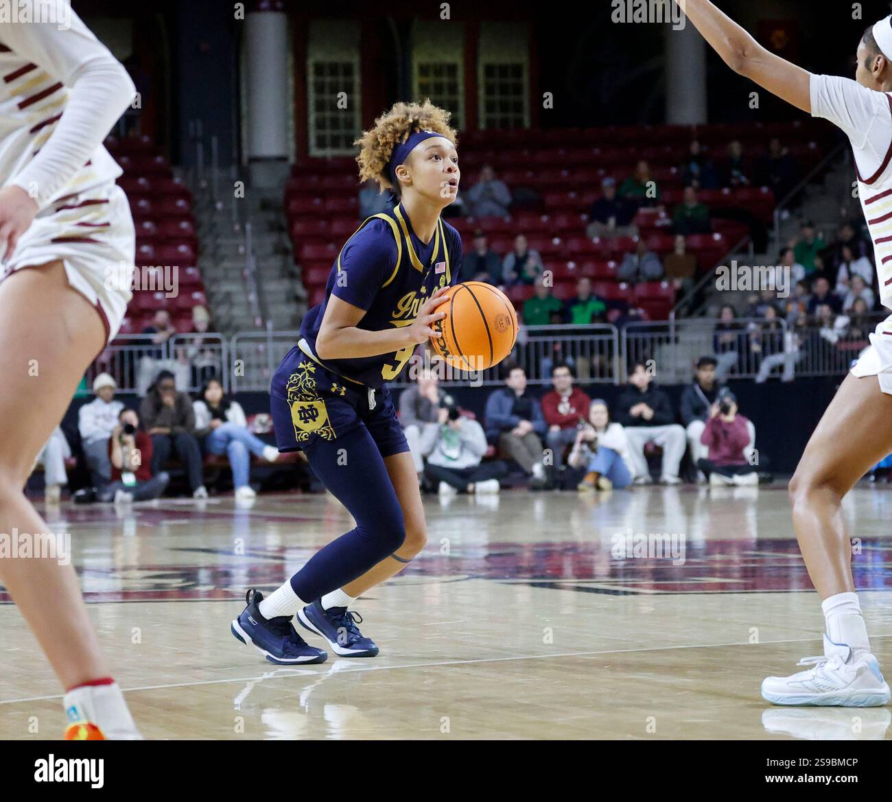 Notre Dame guard Hannah Hidalgo (3) shoots a three-point shot during ...