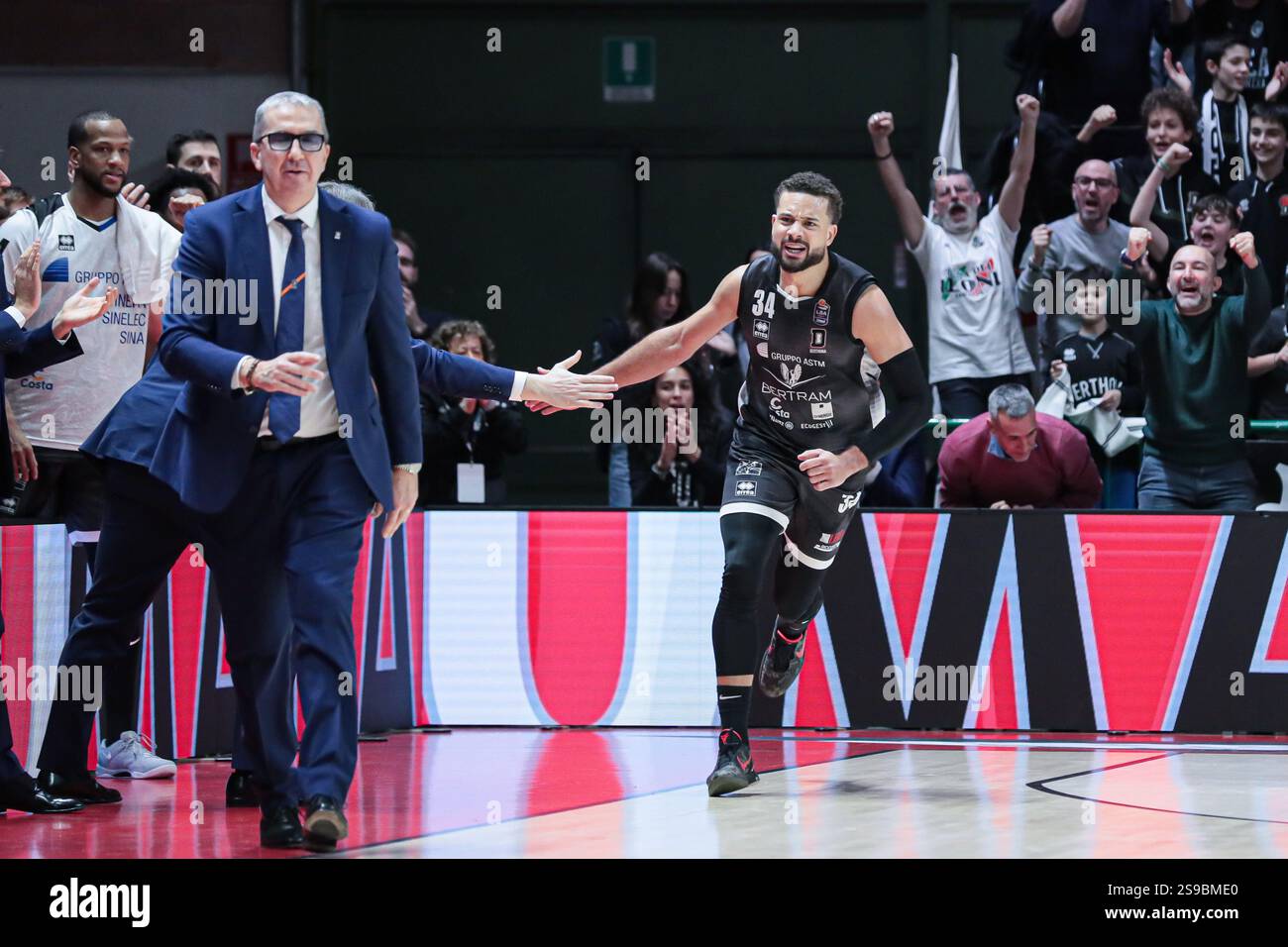 # 34 Kyle Weems (Bertram Derthona Basket Tortona) and De Raffaele ...