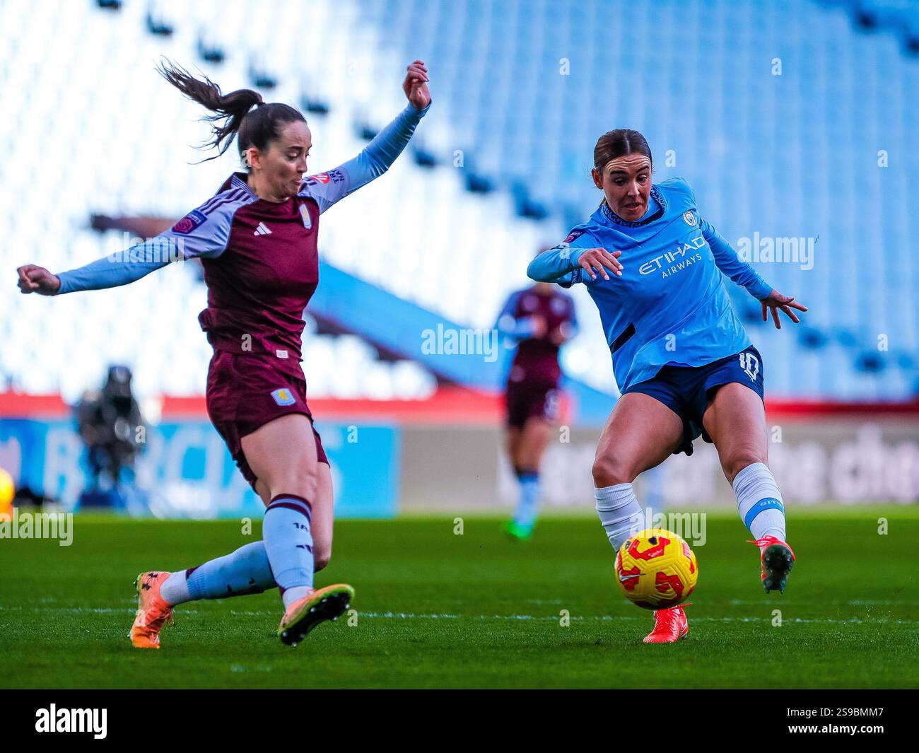 Villa Park Stadium, England 25th January 2025: Jill Roord (10 ...