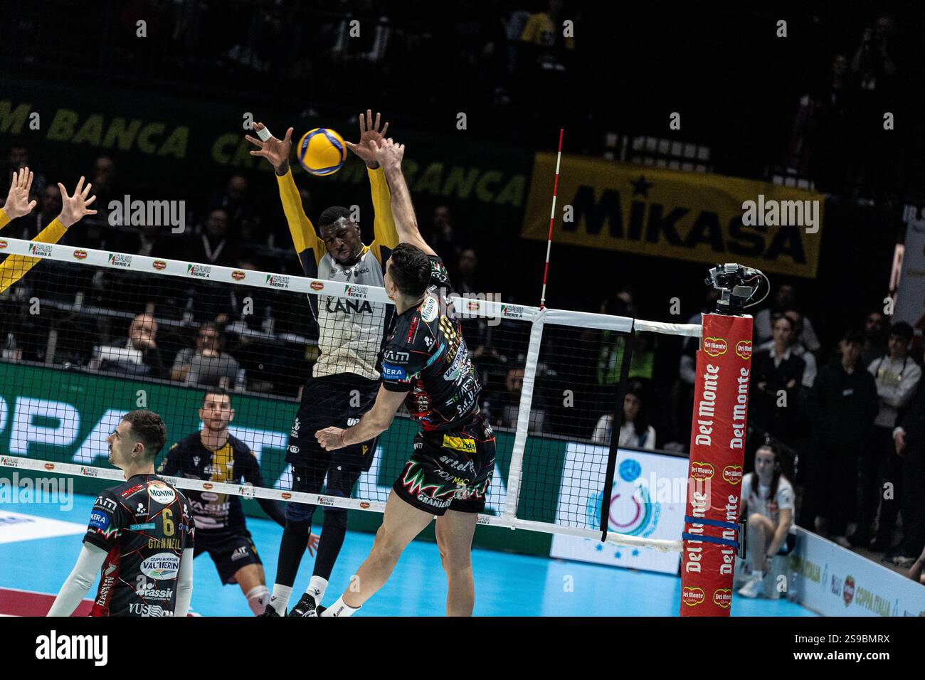 BEN TARA Wassim smashing during Del Monte Coppa Italia - Sir Susa Vim ...