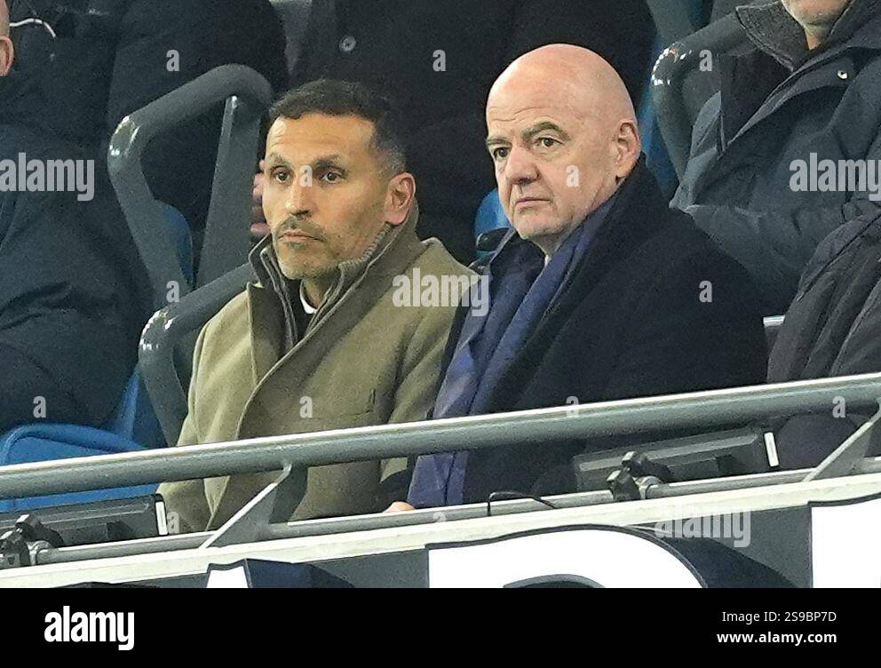 President of FIFA Giovanni Vincenzo (right) and chairman of Manchester ...