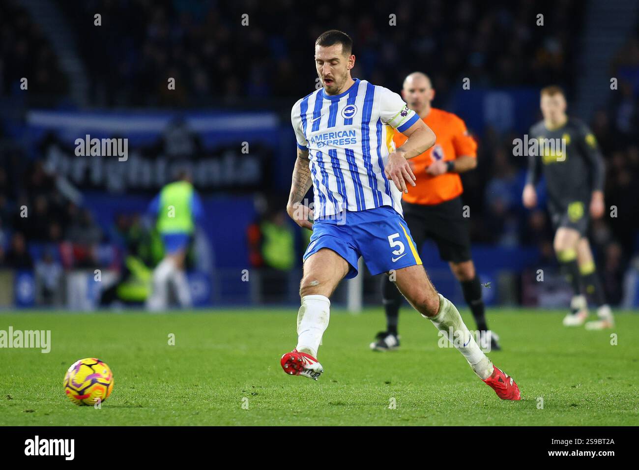 Brighton, England, January 25th 2025: Lewis Dunk (5 Brighton & Hove ...