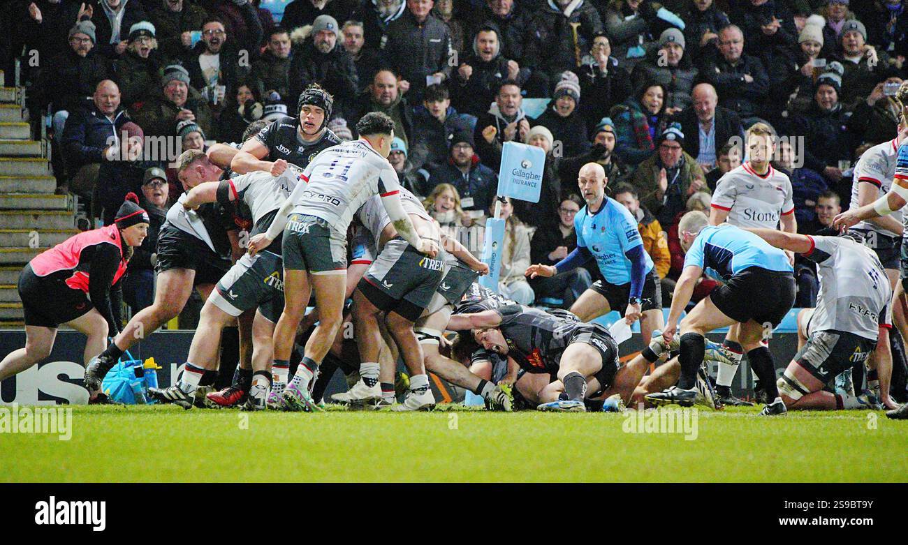 Exeter Chiefs score their first try during the Gallagher Premiership ...