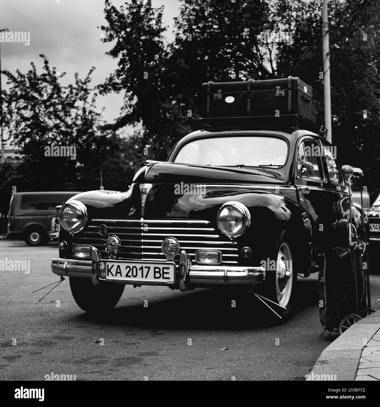 Old vintage blue car Black and White Stock Photos & Images - Alamy