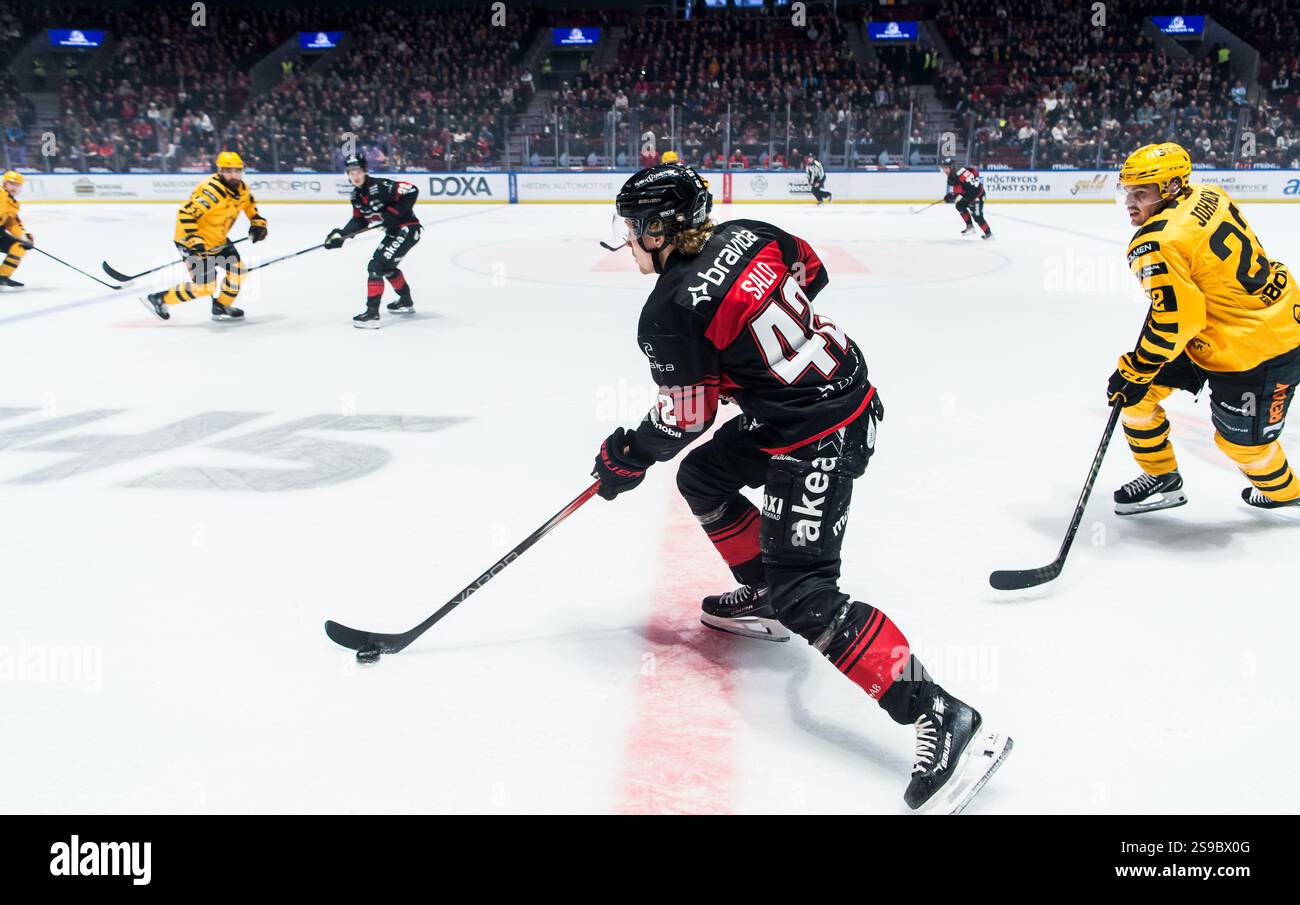 250125 Malmö Redhawks Robin Salo och Skellefteås Jonathan Johnson under ...