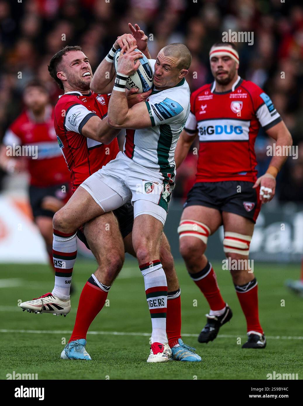 Leicester Tigers Mike Brown and Gloucester's Max Llewellyn battle for ...