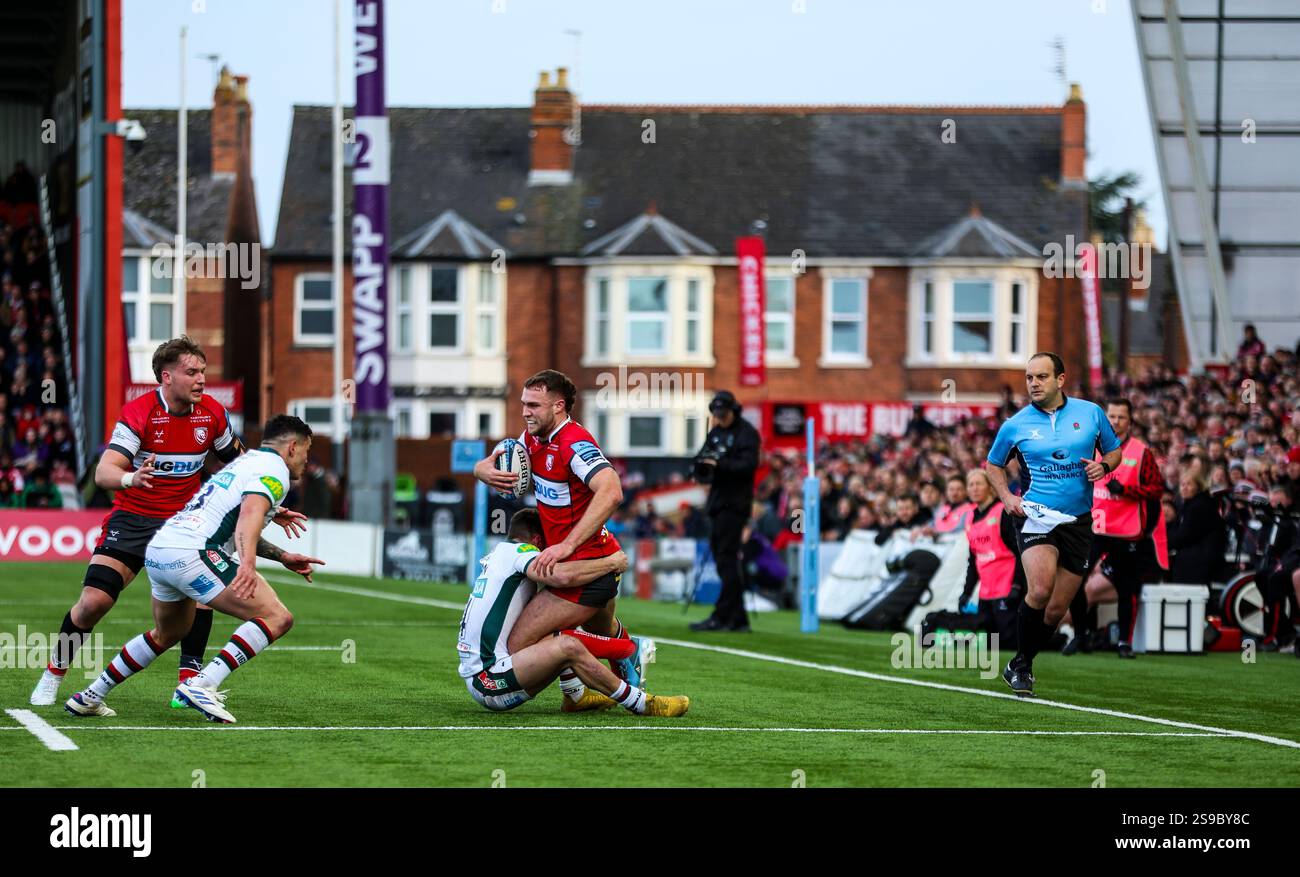 Gloucester's Max Llewellyn tackled by Leicester Tigers Adam Radwan ...